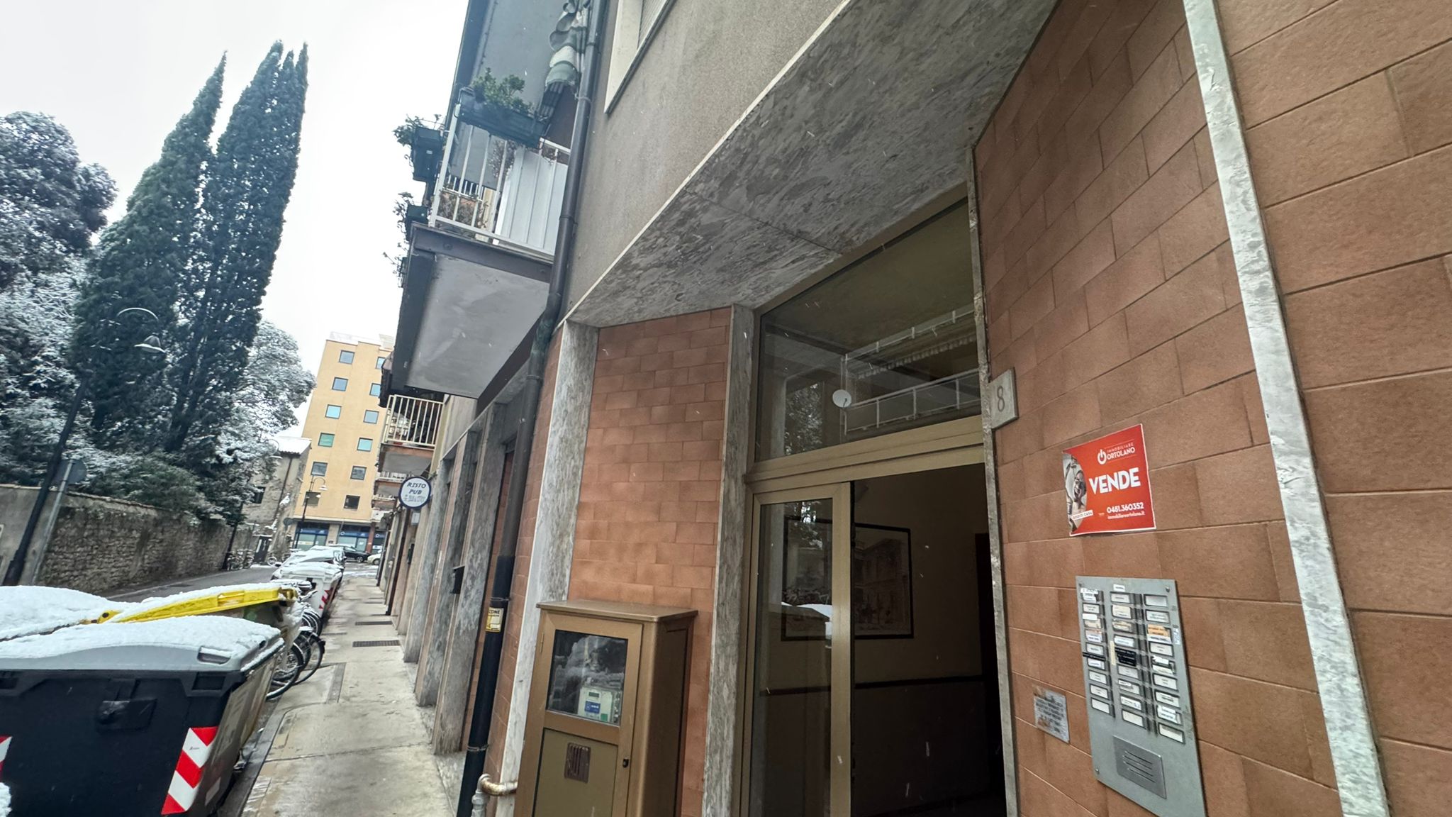 Accoltella la moglie e si toglie la vita: lei sopravvive. Tragedia a ...