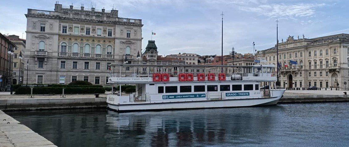 Soccorso al Molo IV il capitano dell'Adriatica, trasportato a Cattinara ...