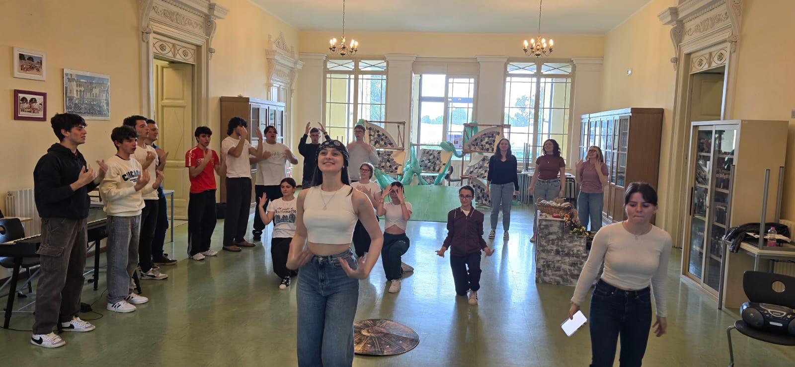 Lisistrata in un mondo senza guerre e confini, il debutto del Polo ...